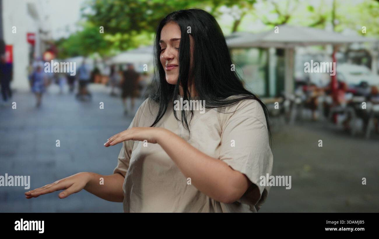 Curvy bust hi-res stock photography and images - Alamy