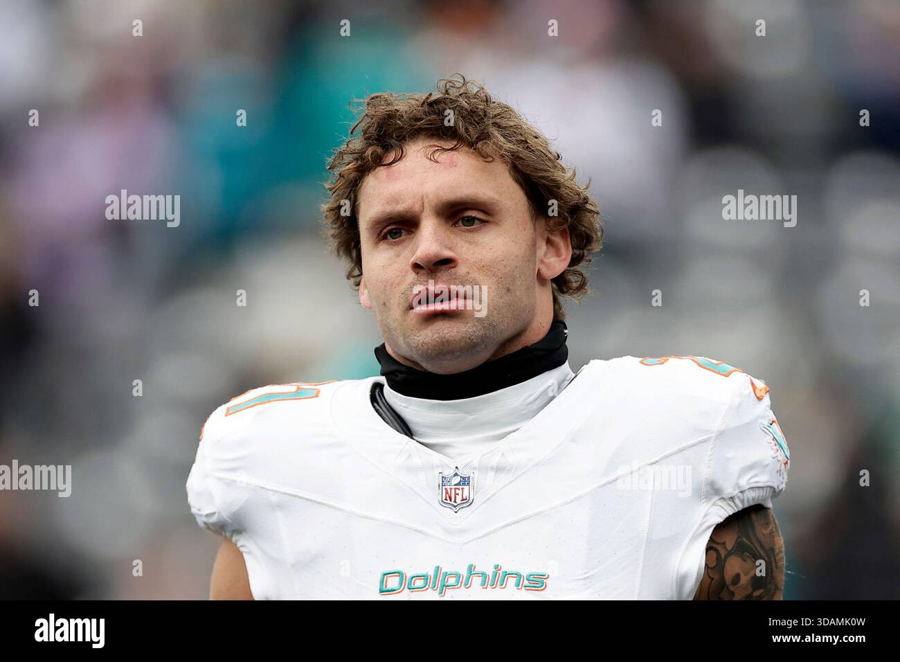 Miami Dolphins safety Ashtyn Davis (21) warms up prior to an NFL ...