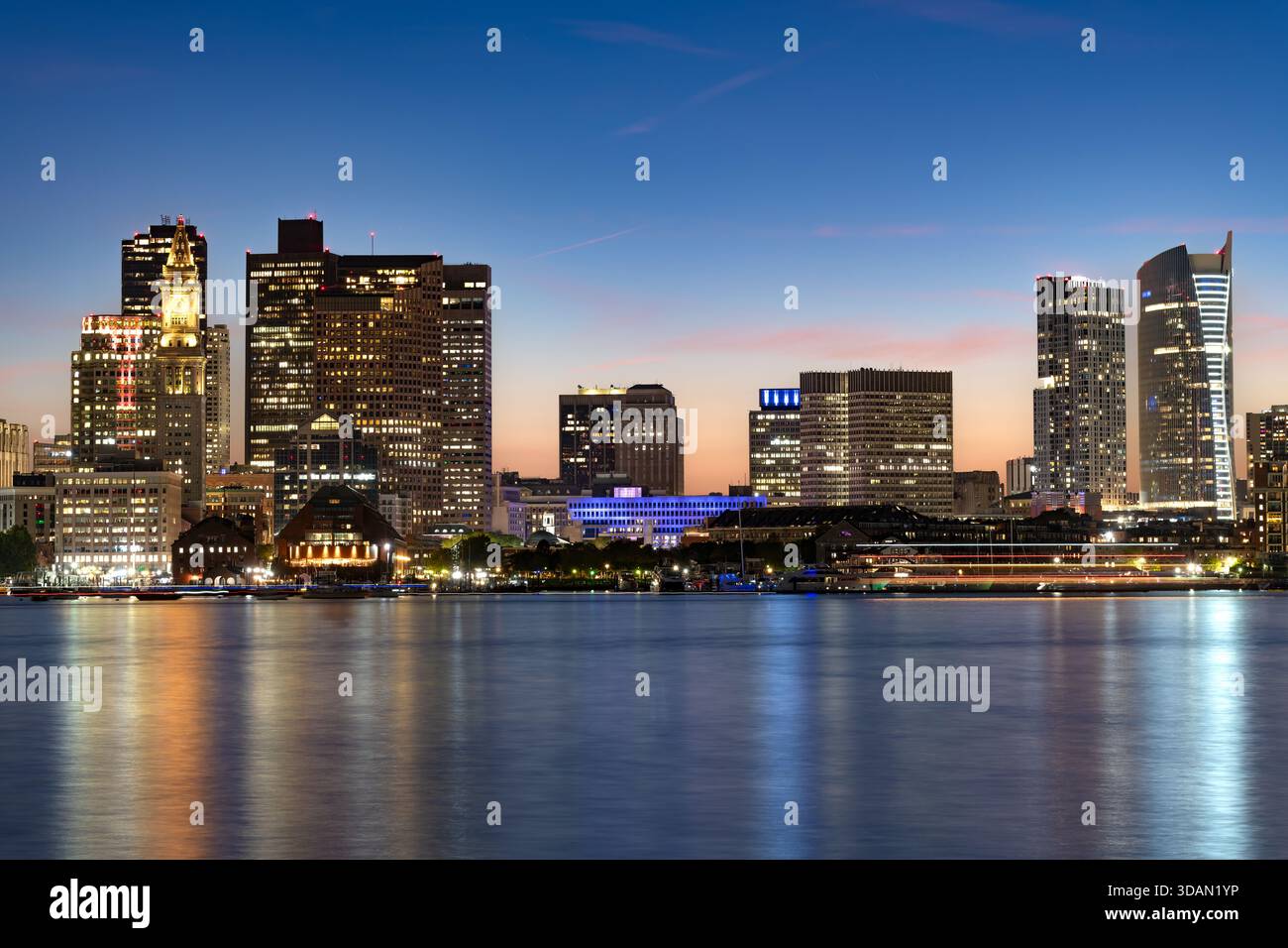 Sunset on boston skyline hi-res stock photography and images - Alamy