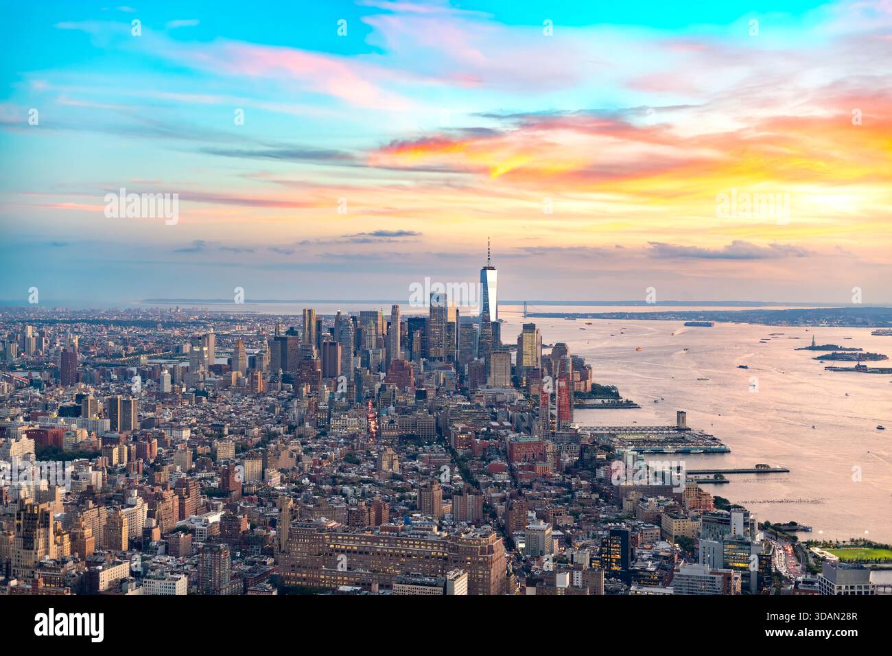 Panoramic sunset downtown manhattan hi-res stock photography and images ...