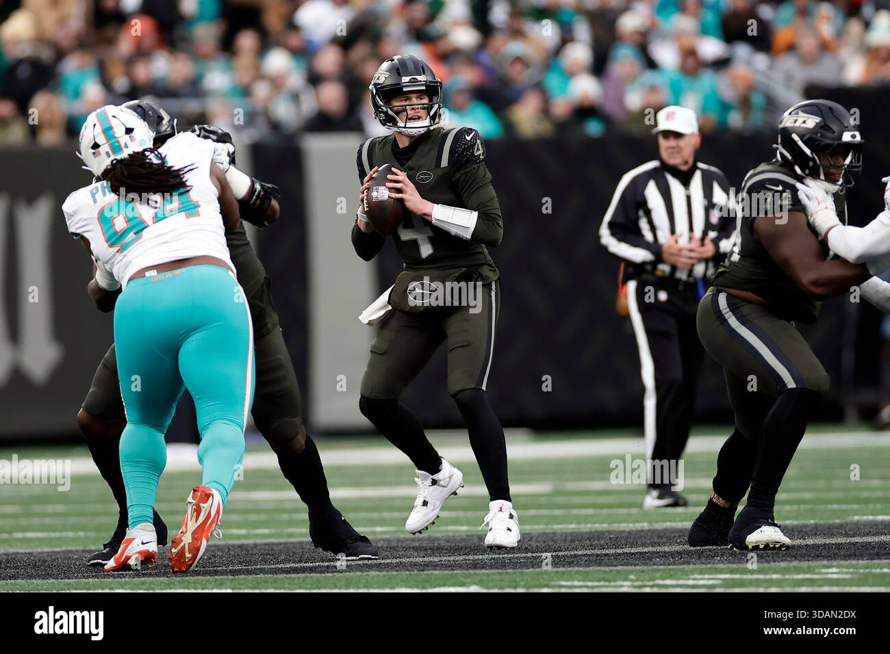 New York Jets quarterback Brady Cook (4) looks to pass during an NFL ...