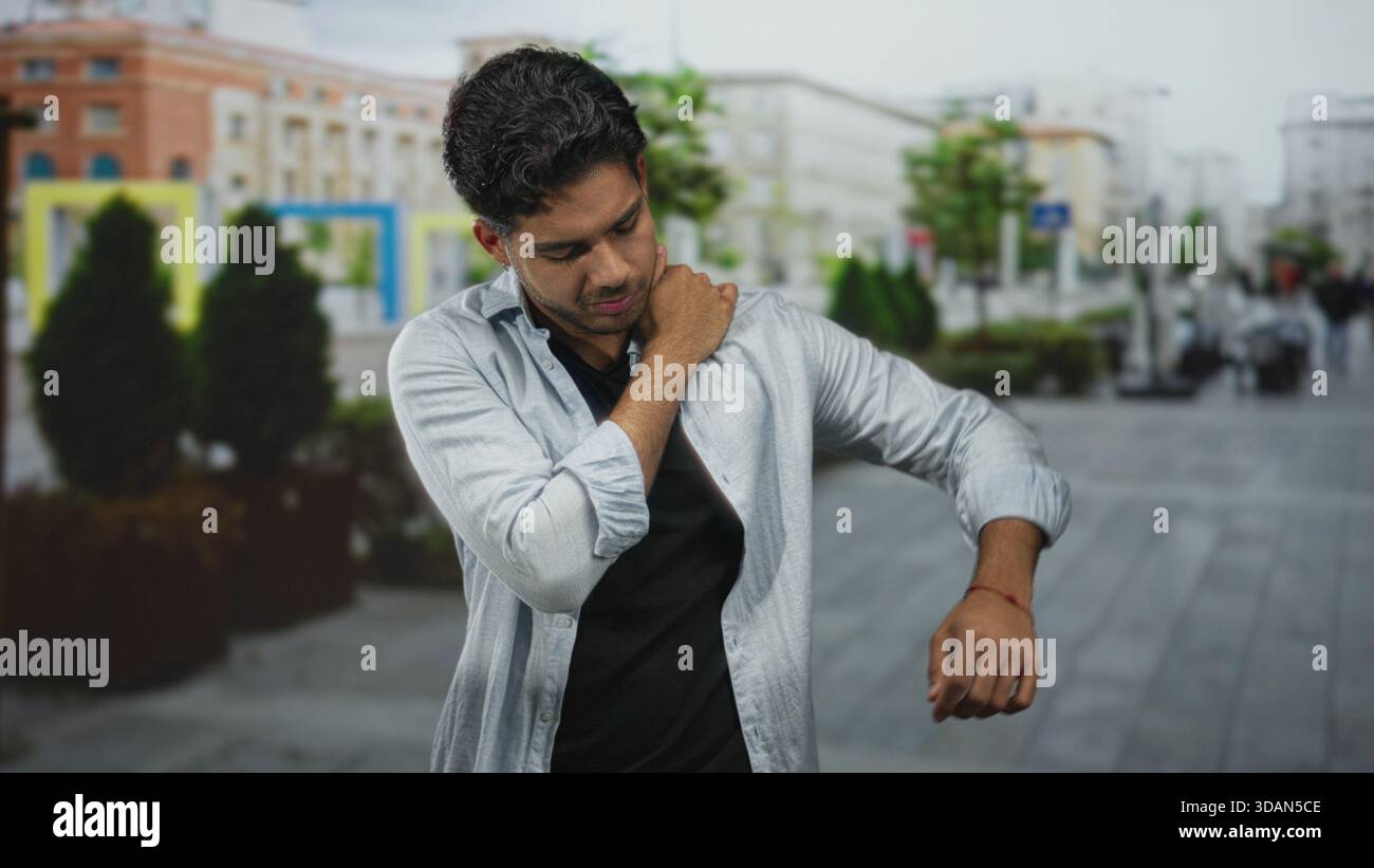 Man clutching shoulder rubbing hi-res stock photography and images - Alamy