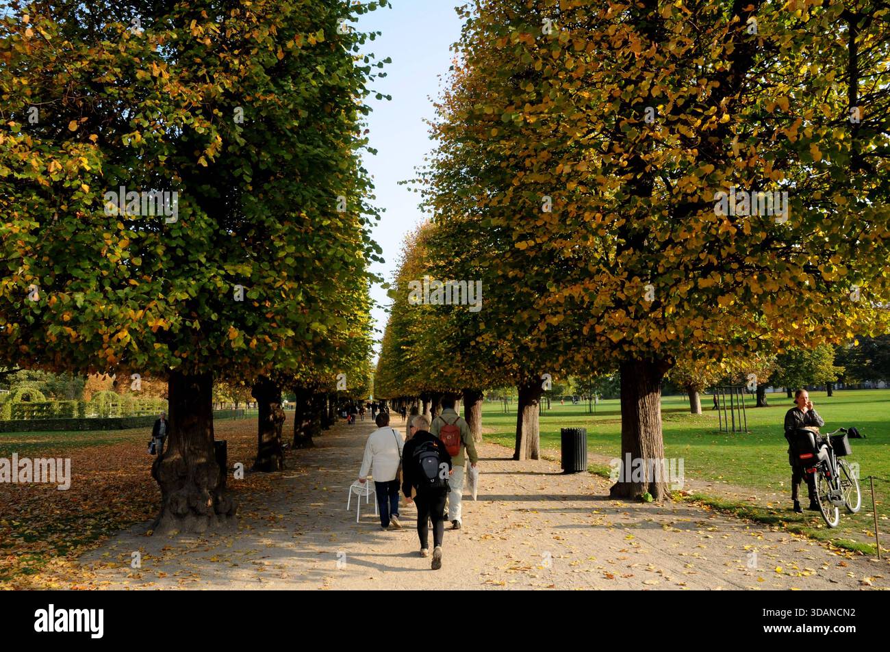 Copenhagen/Denmark 16.October 2018.. People enjoy sunny autumn day in ...