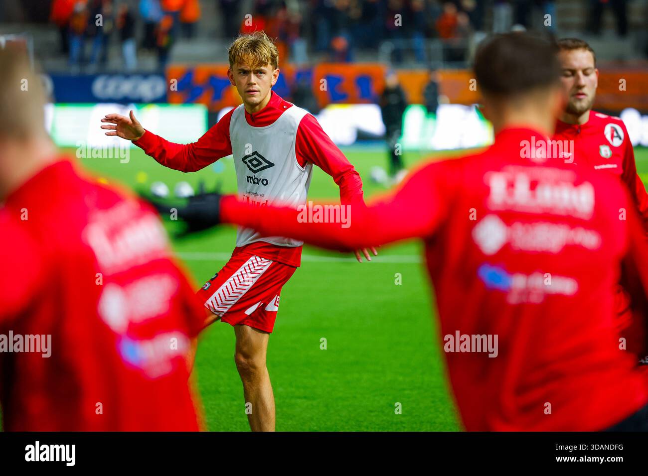 Ålesund 20251211. Brynes Erik Franke Saunes warms up before the ...