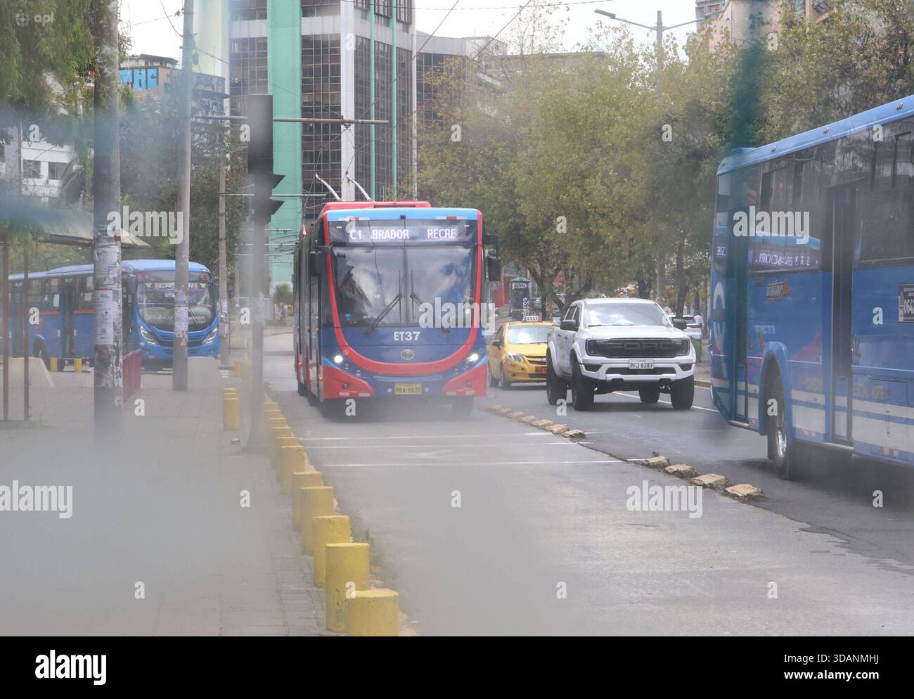 TROLEBÃöS ELECTRICOS QUITO December 11, 2025 Electric trolleybuses ...