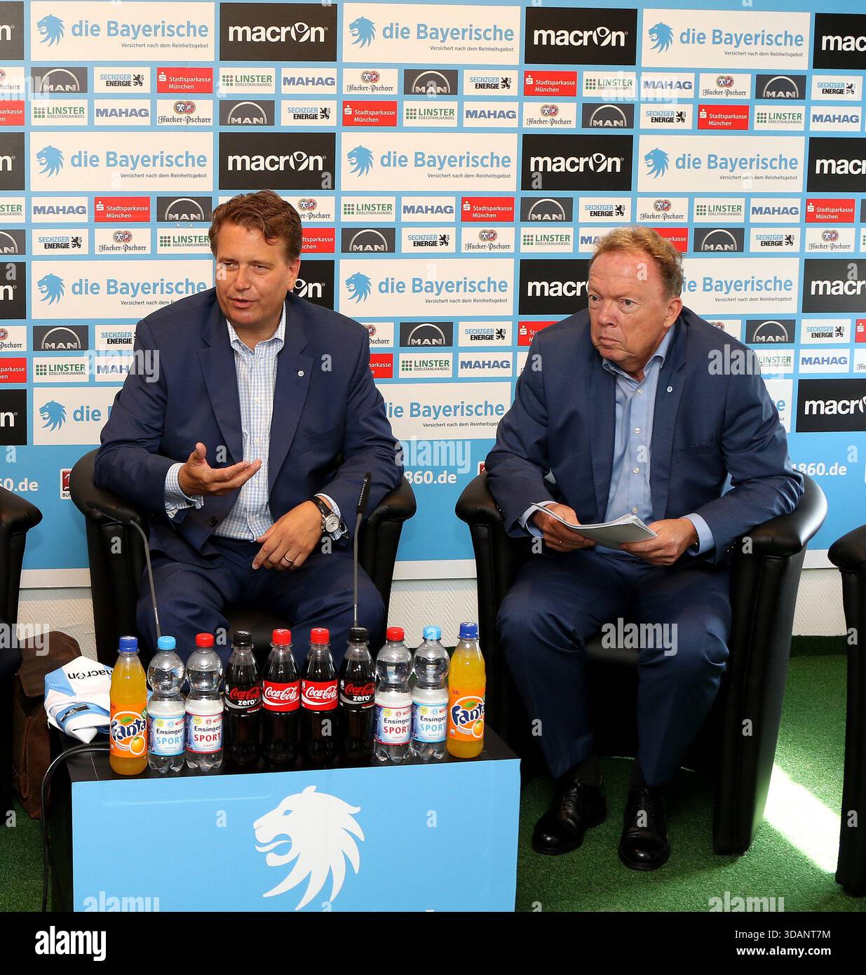 Hier im Bild Martin Gräfer / Graefer, Vorstand des Hauptsponsor die ...
