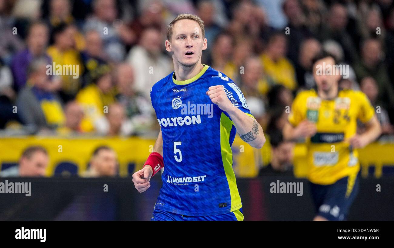 Goal scorer Tilen Kodrin (VfL, 5), player from VfL Gummersbach ...