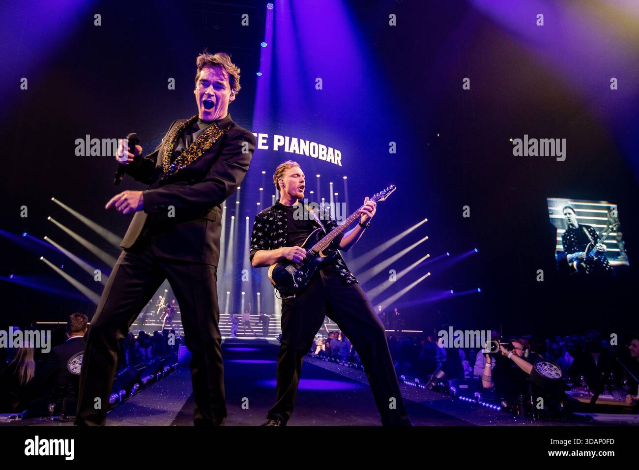 ROTTERDAM - Jeroen van der Boom during his show The Piano Man at Ahoy Rotterdam. ANP PAUL BERGEN ...