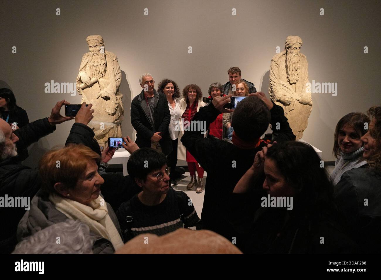 Several people during the reception of the statues of Mestre Mateo at ...