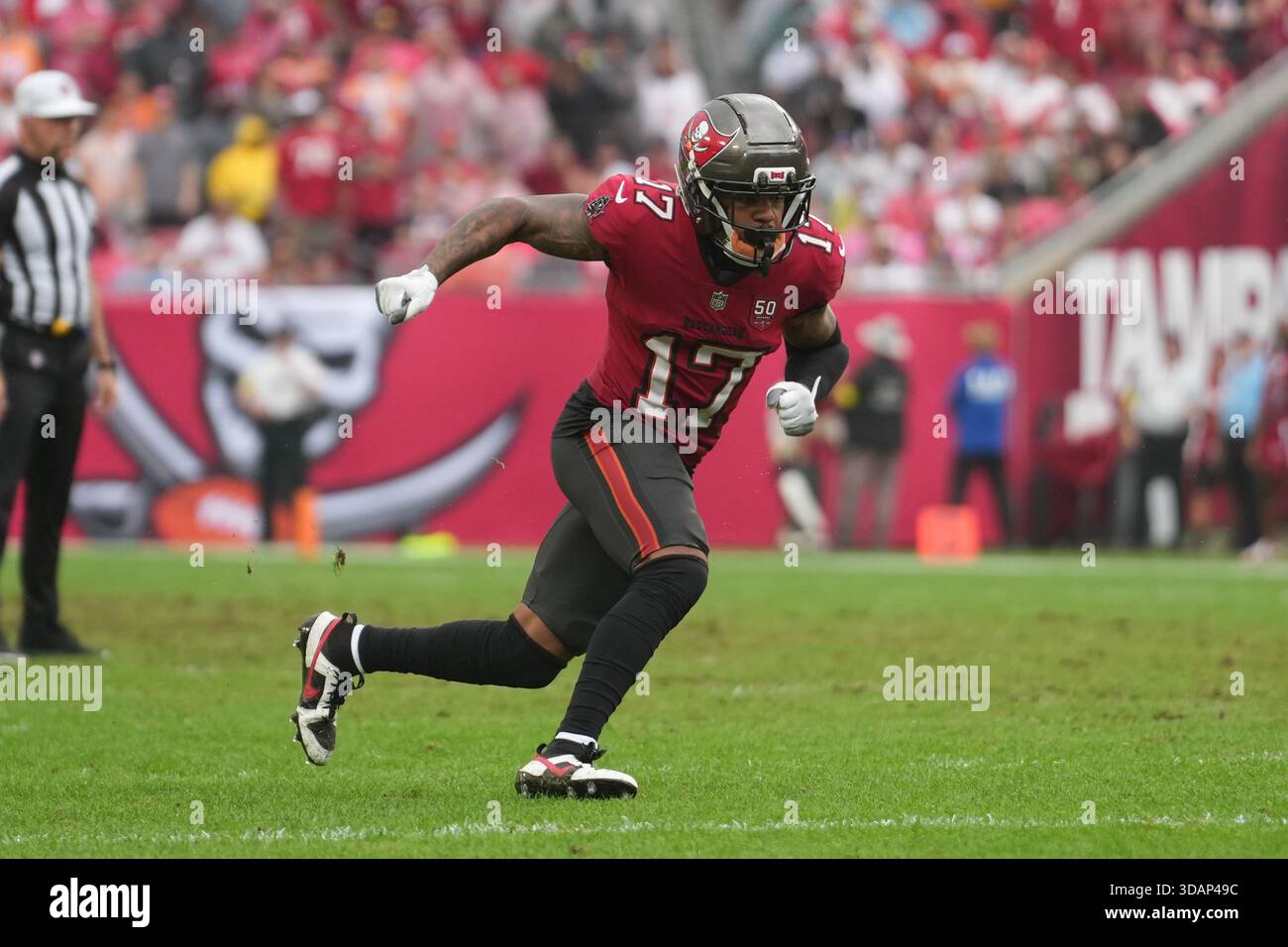 Tampa Bay Buccaneers wide receiver Sterling Shepard (17) runs his route ...