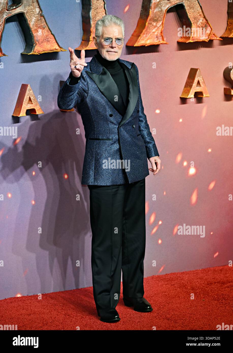 Avatar fire and ash stephen lang hi-res stock photography and images ...