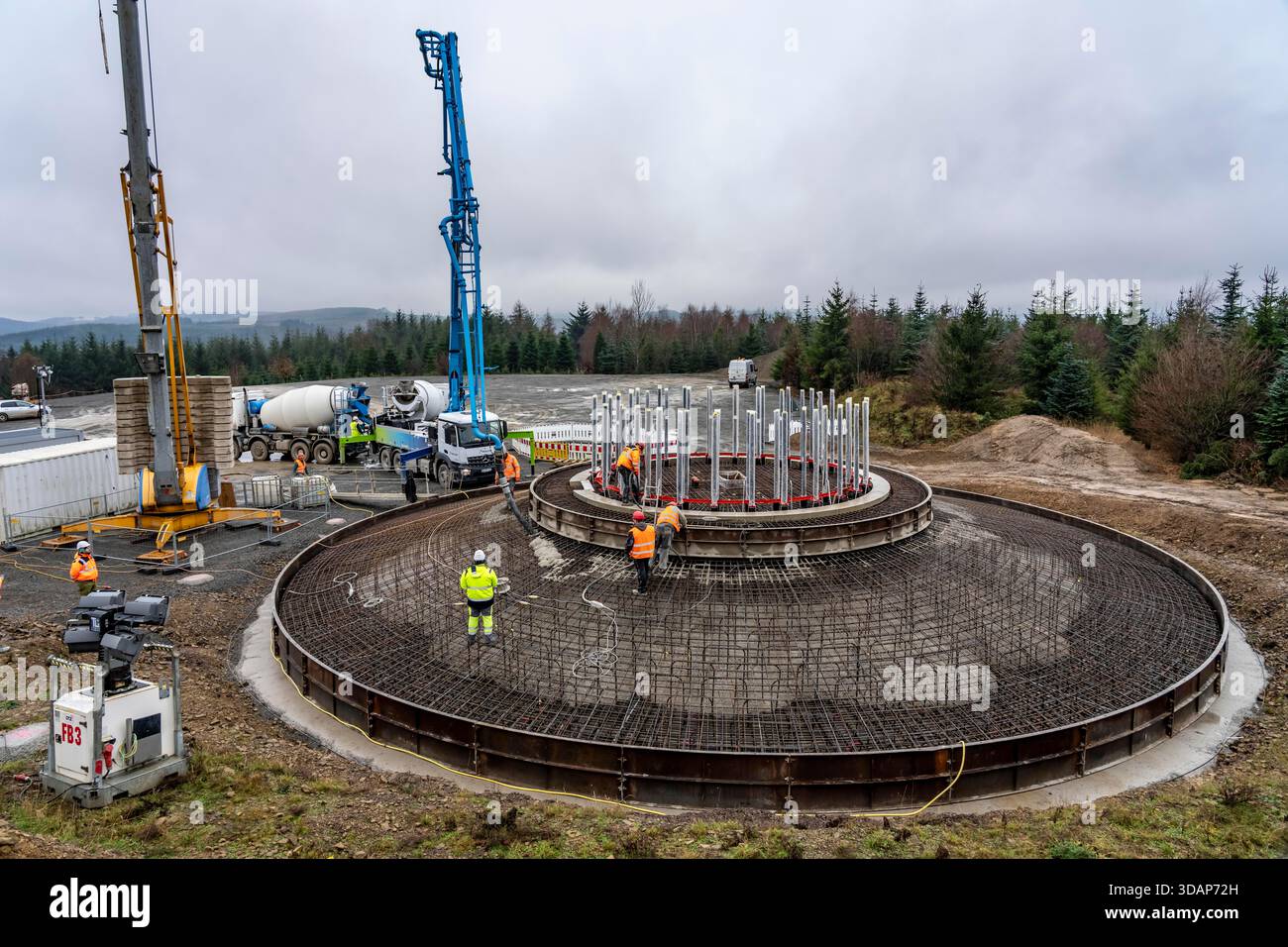 Concreting the foundation of a wind turbine, over 7 hours more than 600 ...