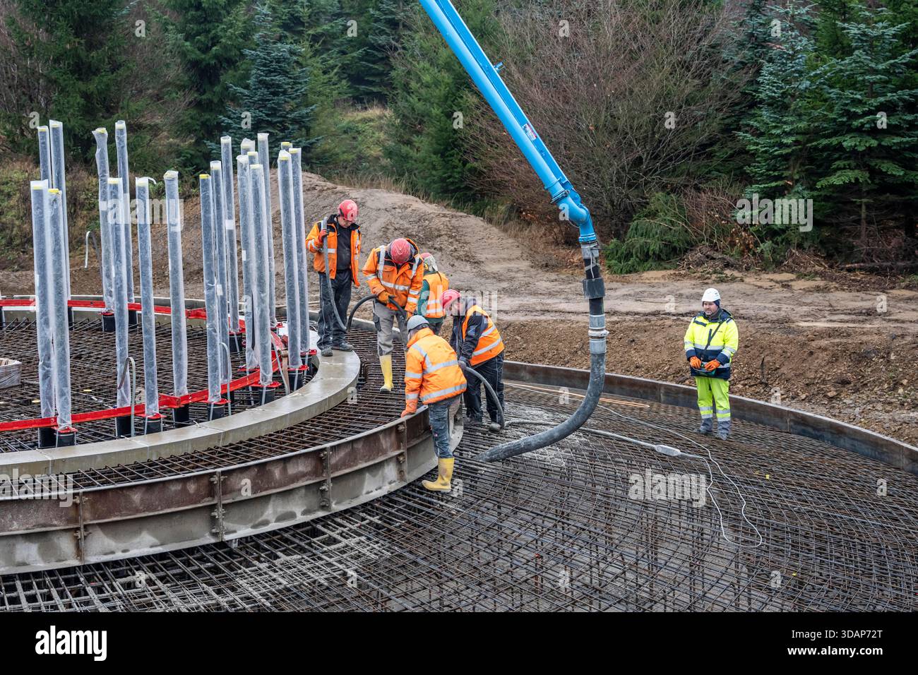 Concreting the foundation of a wind turbine, over 7 hours more than 600 ...