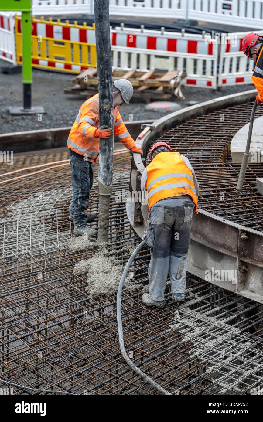 Concreting the foundation of a wind turbine, over 7 hours more than 600 ...