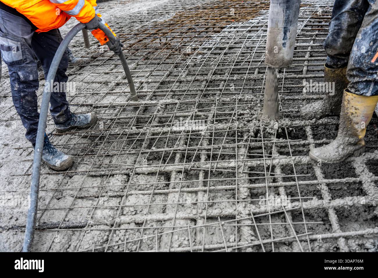 Concreting the foundation of a wind turbine, over 7 hours more than 600 ...