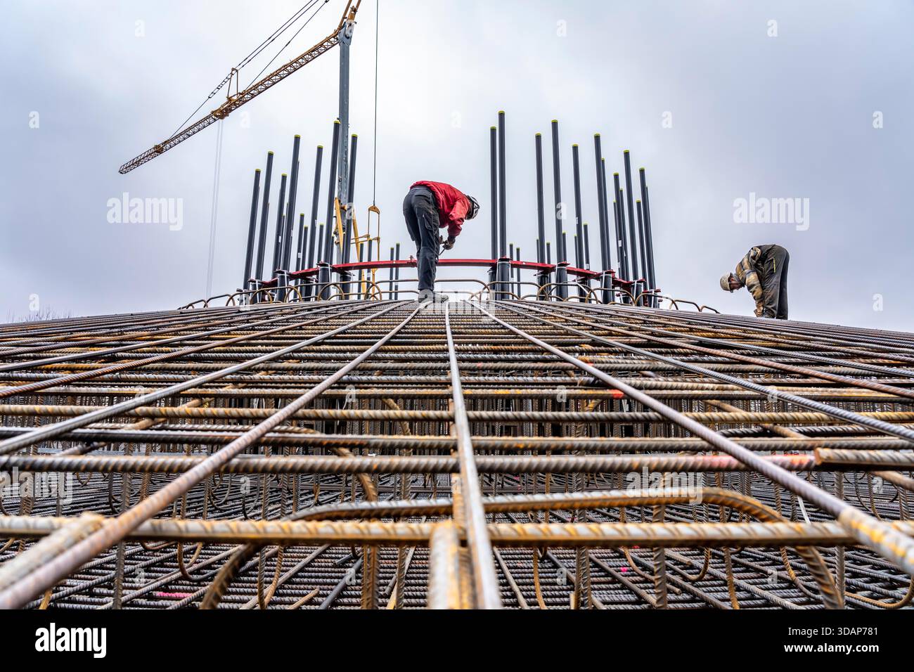 Installation of reinforcing steel for the reinforced concrete ...