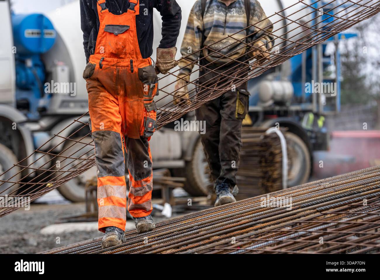 Installation of reinforcing steel for the reinforced concrete ...