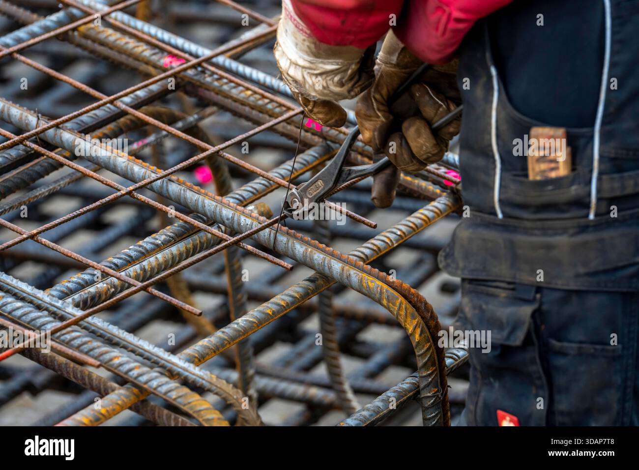 Installation of reinforcing steel for the reinforced concrete ...