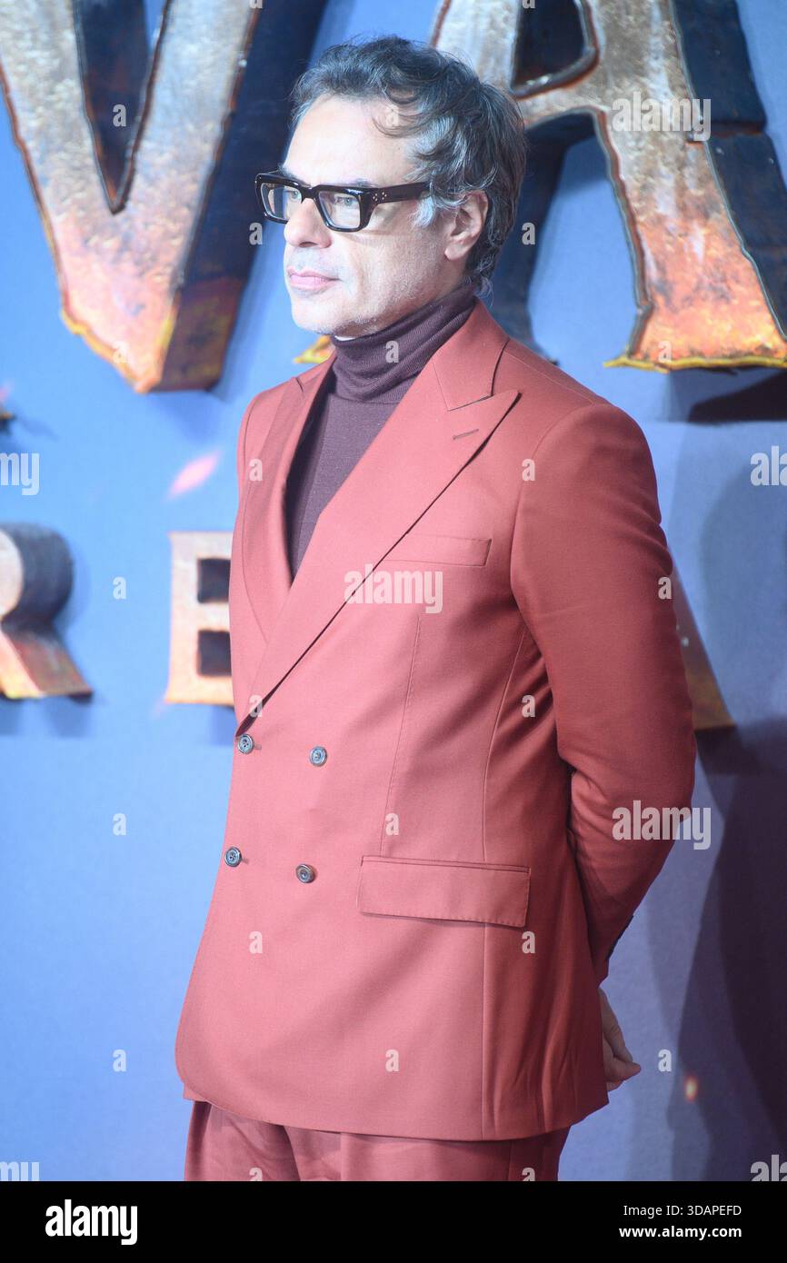 London, UK. 11 Dec, 2025. Pictured: Jemaine Clement attends 'Avatar ...