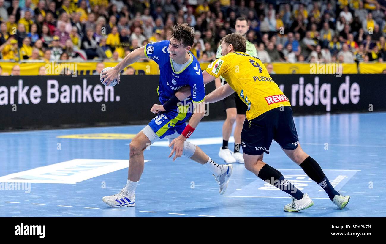from left: Julian Köster (VfL, 7), Steven Plucnar Jacobsen (RNL, 9 ...