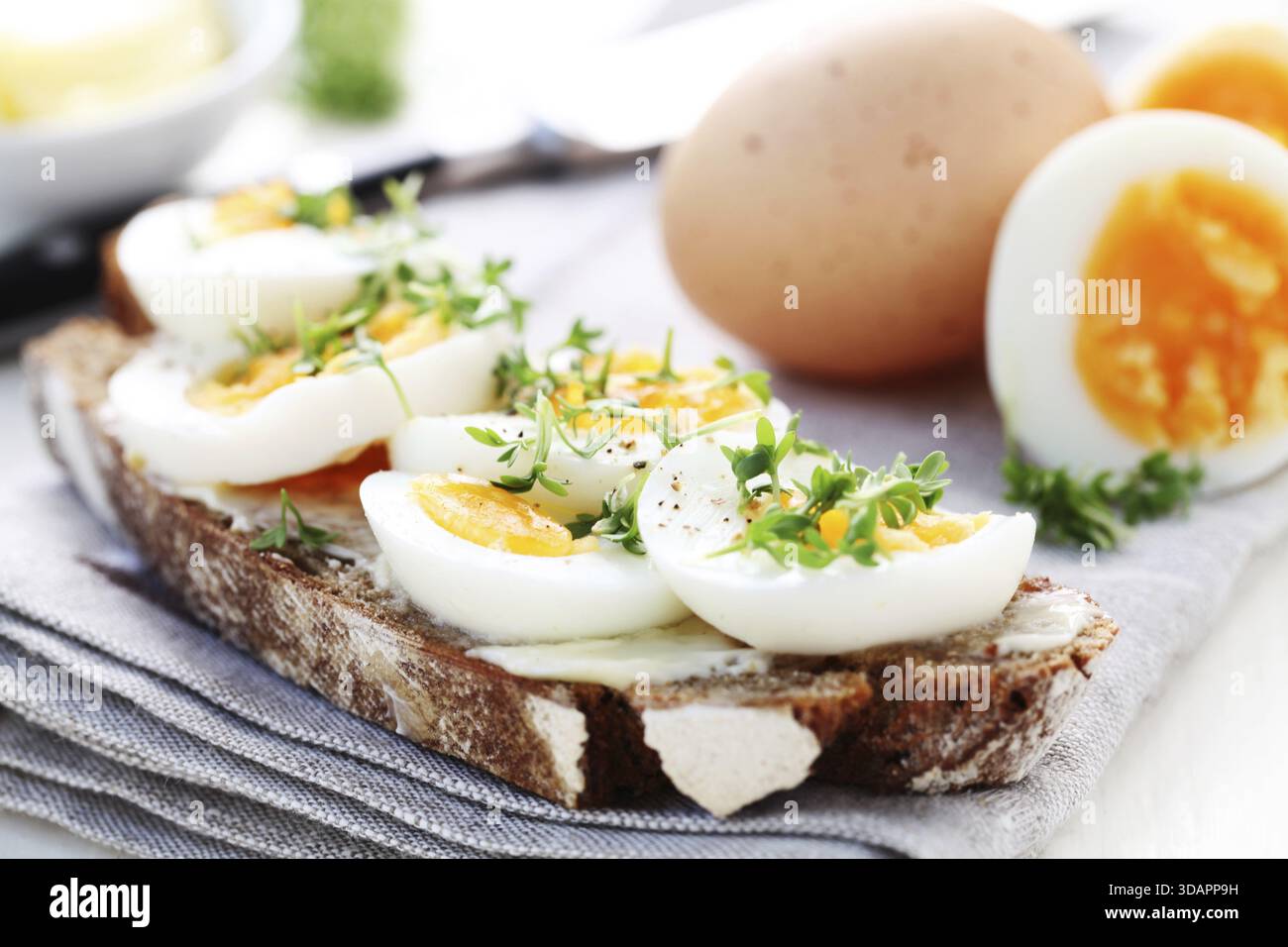 Baked egg cooked bread hi-res stock photography and images - Alamy