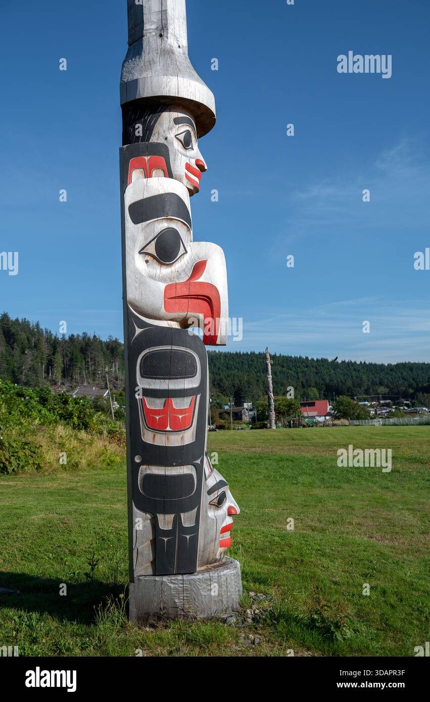 The Unity Pole, a monumental Haida totem pole carved by Bill Reid ...