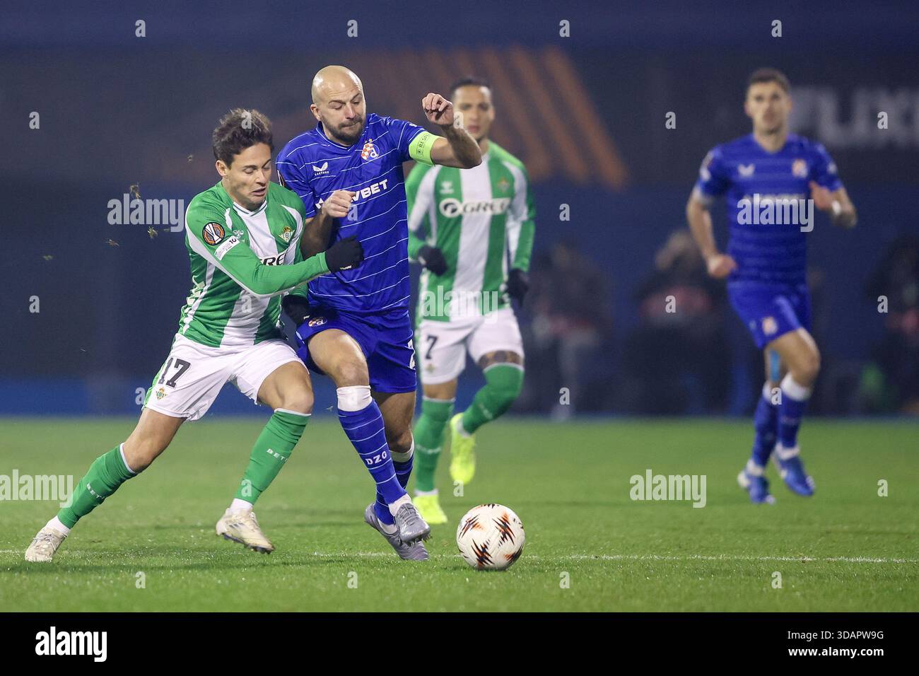 (251212) -- ZAGREB, Dec. 12, 2025 (Xinhua) -- Rodrigo Riquelme (L) of ...