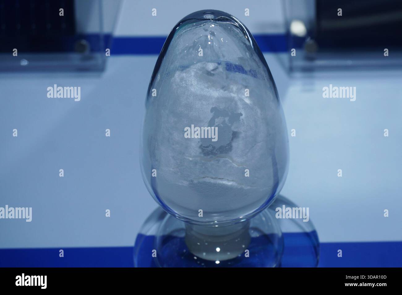 HANGZHOU, CHINA - DECEMBER 11, 2025 - Battery grade lithium carbonate ...