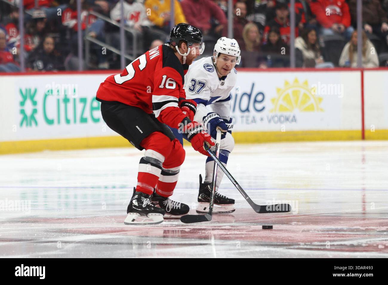 New Jersey Devils' Connor Brown (16) and Tampa Bay Lightning's Yanni ...