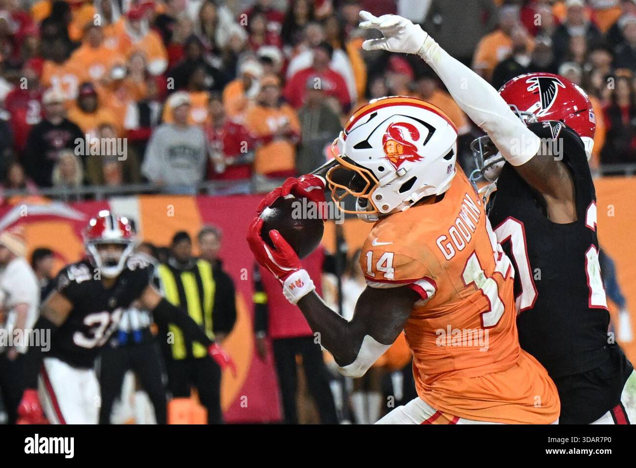 Tampa Bay Buccaneers wide receiver Chris Godwin Jr. (14) makes a two ...