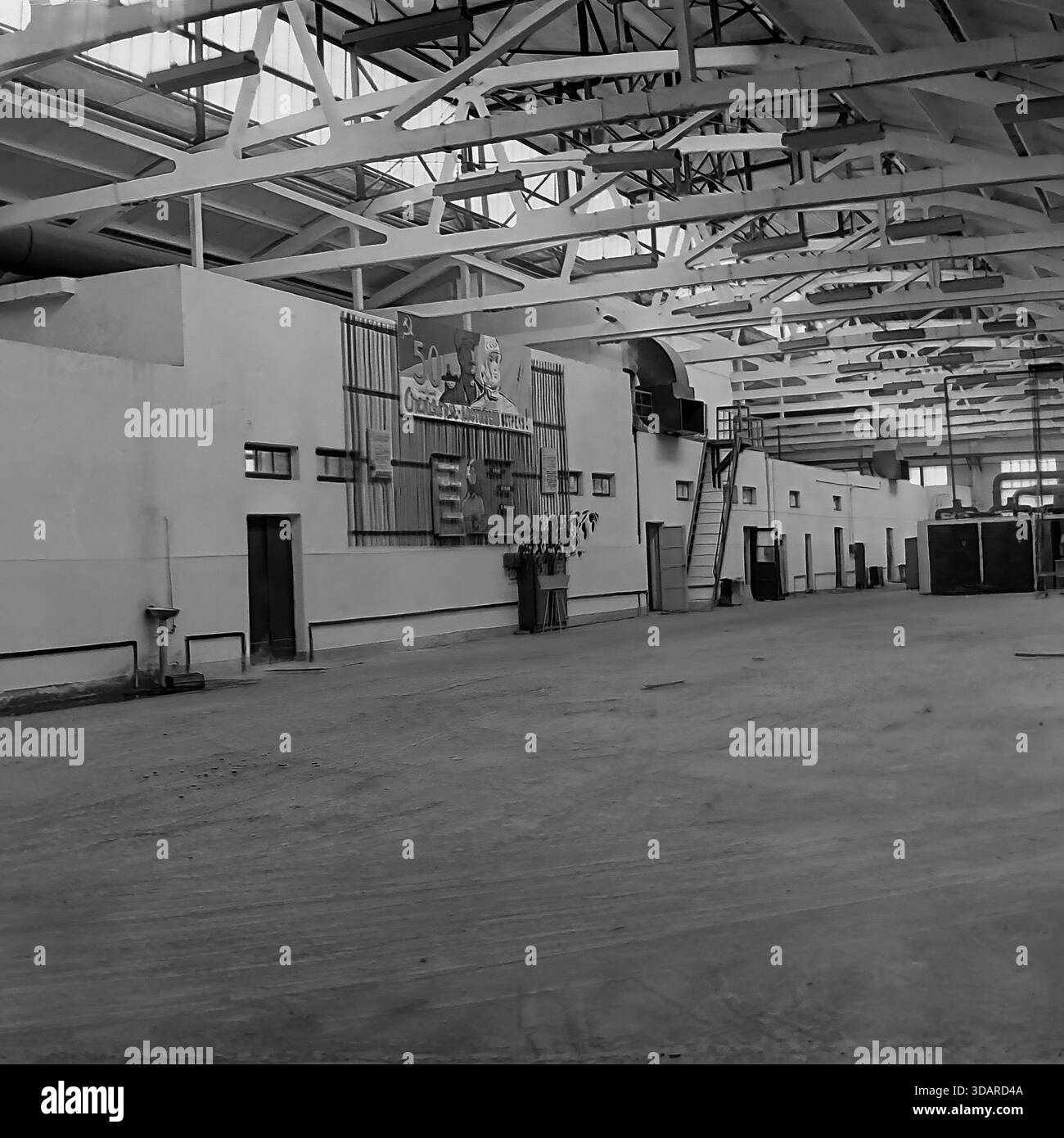 Empty factory 1970s hi-res stock photography and images - Alamy