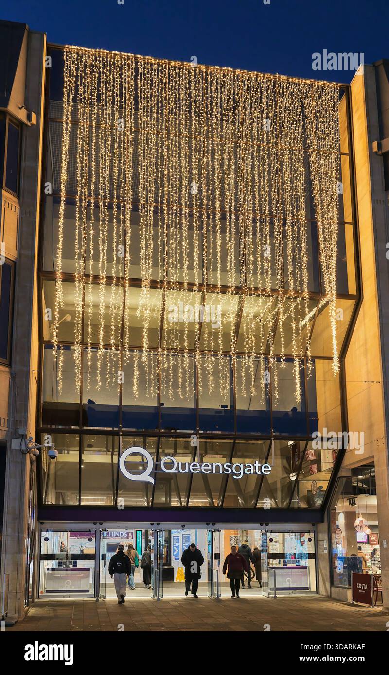 Queensgate peterborough christmas hi-res stock photography and images ...