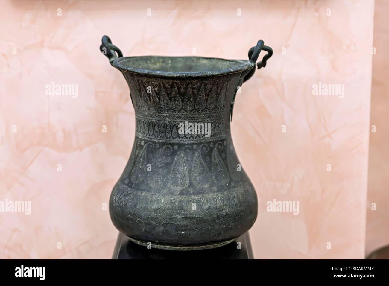 Late medieval vase hi-res stock photography and images - Alamy