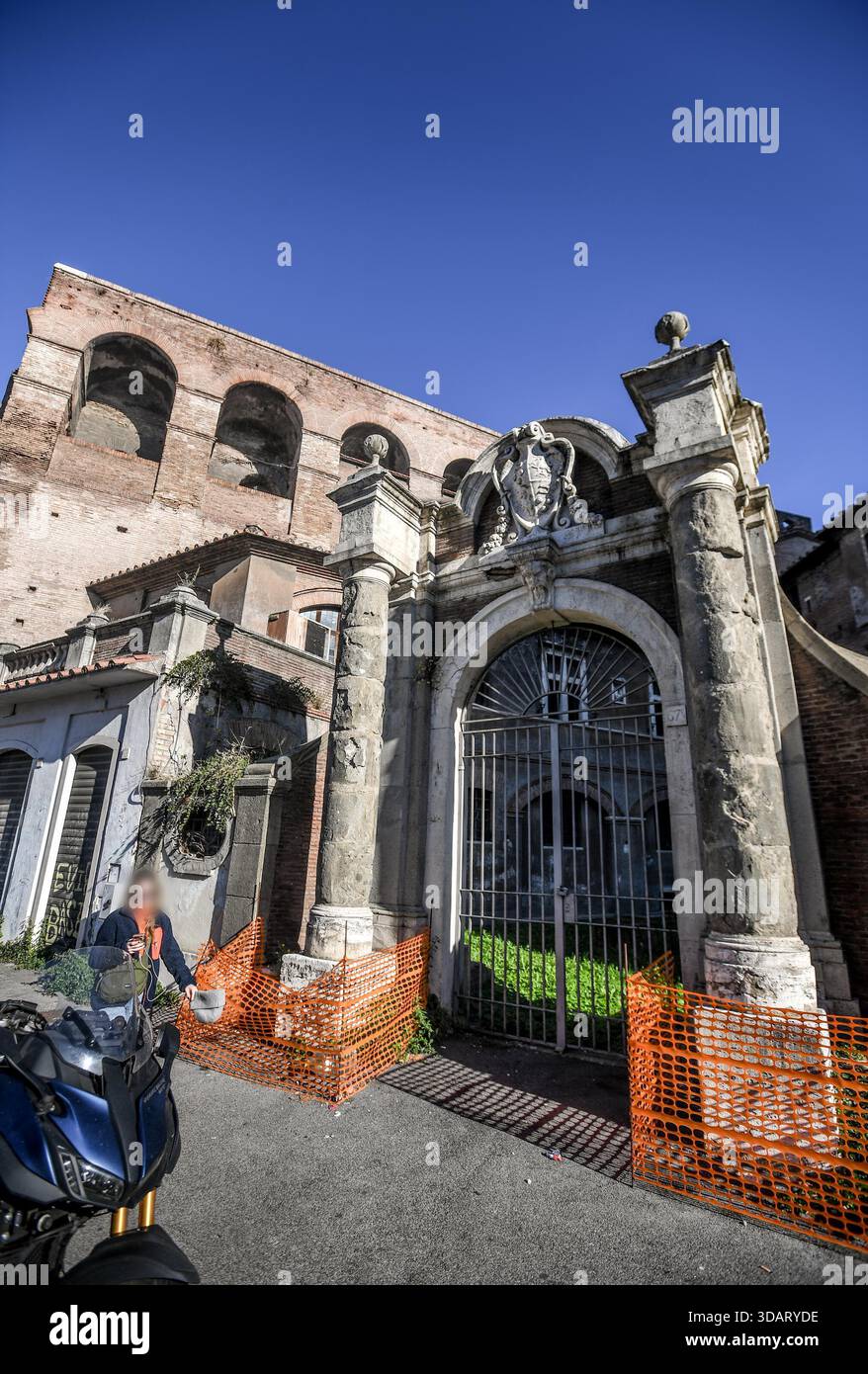 **NO WEB AND NEWSPAPERS ONLY FOR ITALY** Clochard, homeless in the Tomb ...