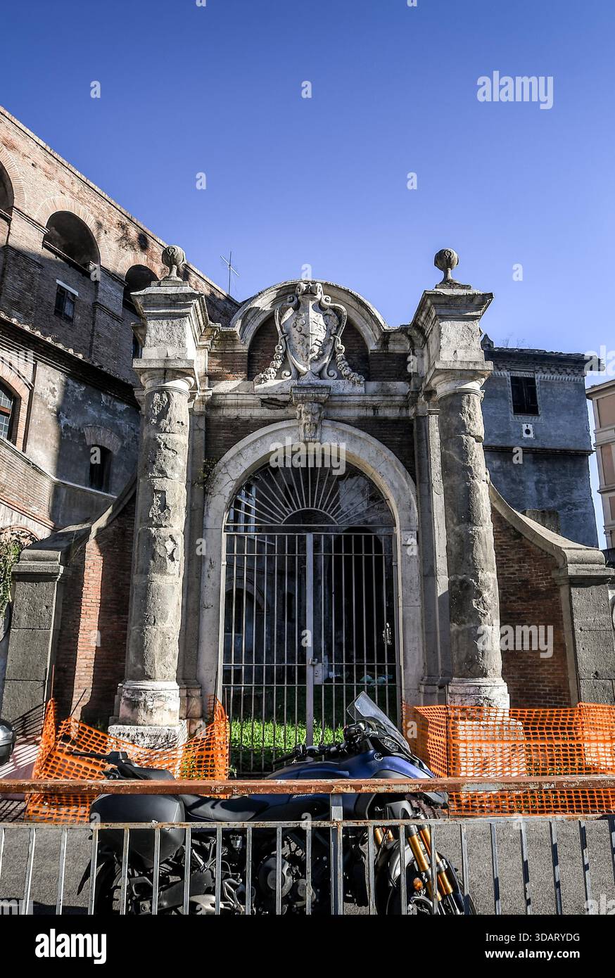 **NO WEB AND NEWSPAPERS ONLY FOR ITALY** Clochard, homeless in the Tomb ...