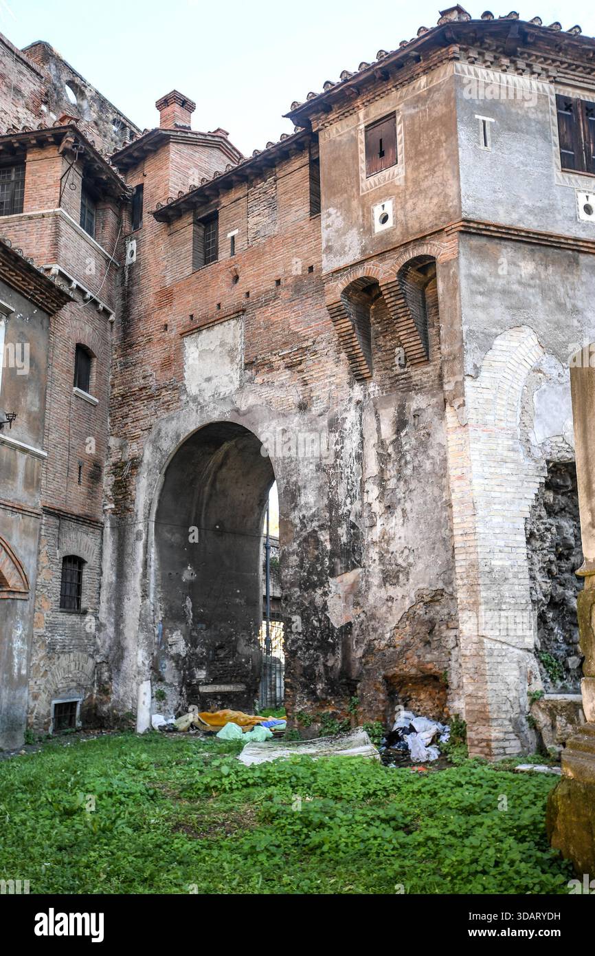 **NO WEB AND NEWSPAPERS ONLY FOR ITALY** Clochard, homeless in the Tomb ...