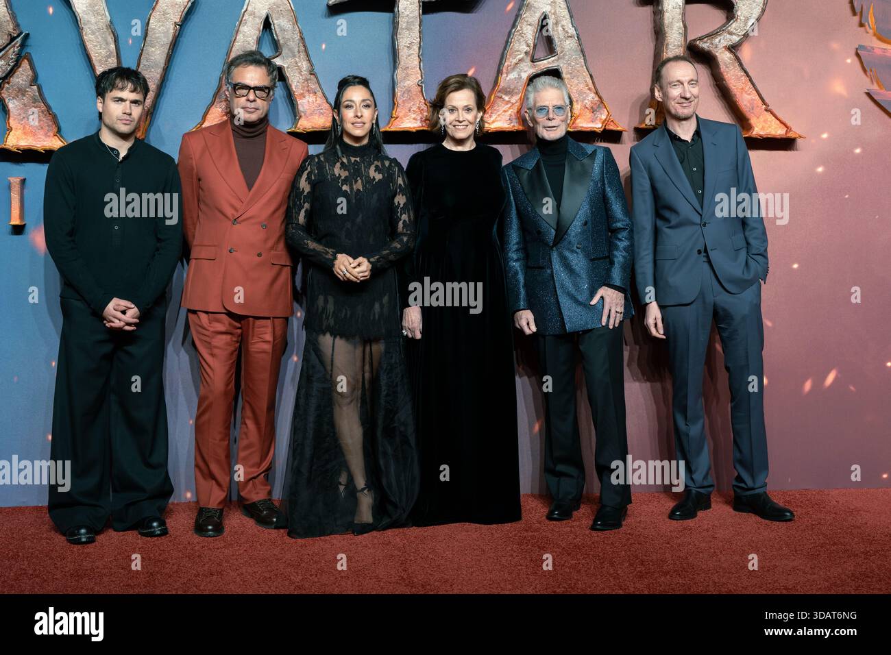 (L-R) Jamie Flatters, Jermaine Clement, Oona Chaplin, Sigourney Weaver ...