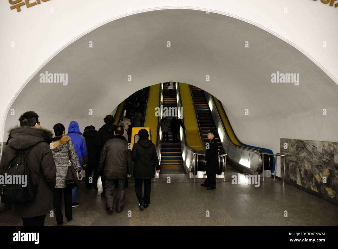 People entering the Pyongyang metro system Stock Photo - Alamy