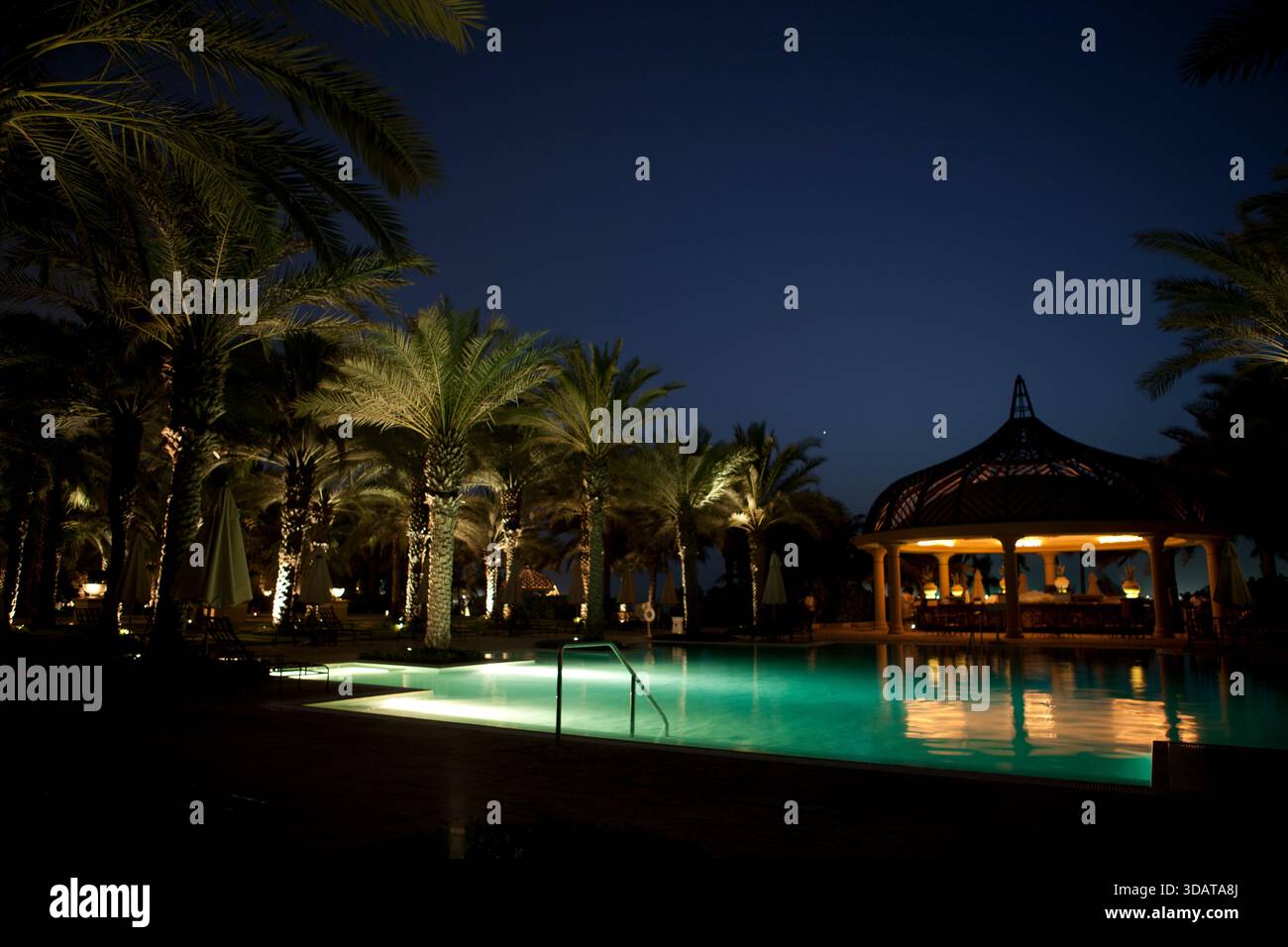 The pool and Islamic styled pool bar of a 5 star Arabian hotel in Dubai ...