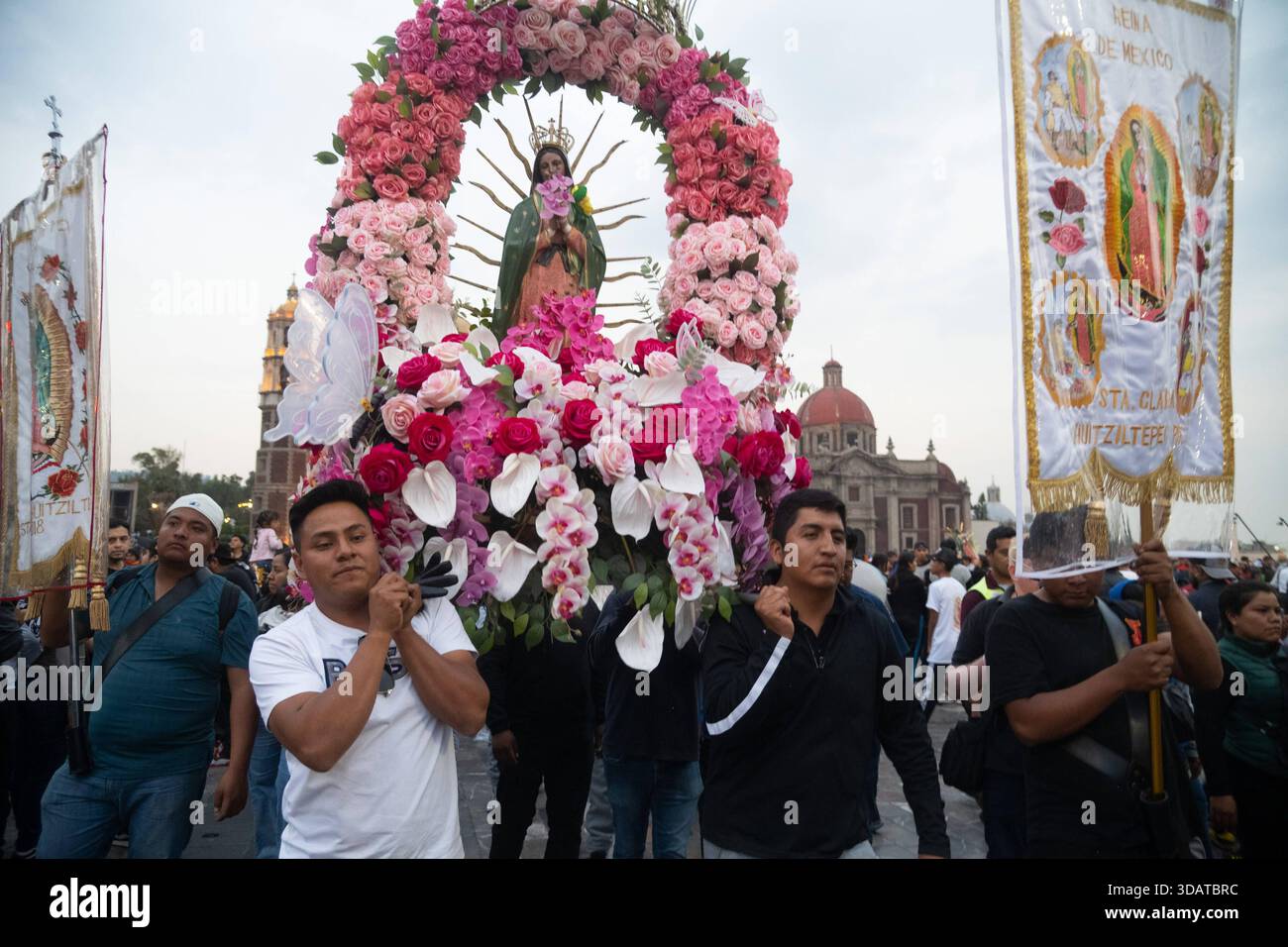 Virgin Of Guadalupe Day Celebration Devotees of the Virgin of Guadalupe ...