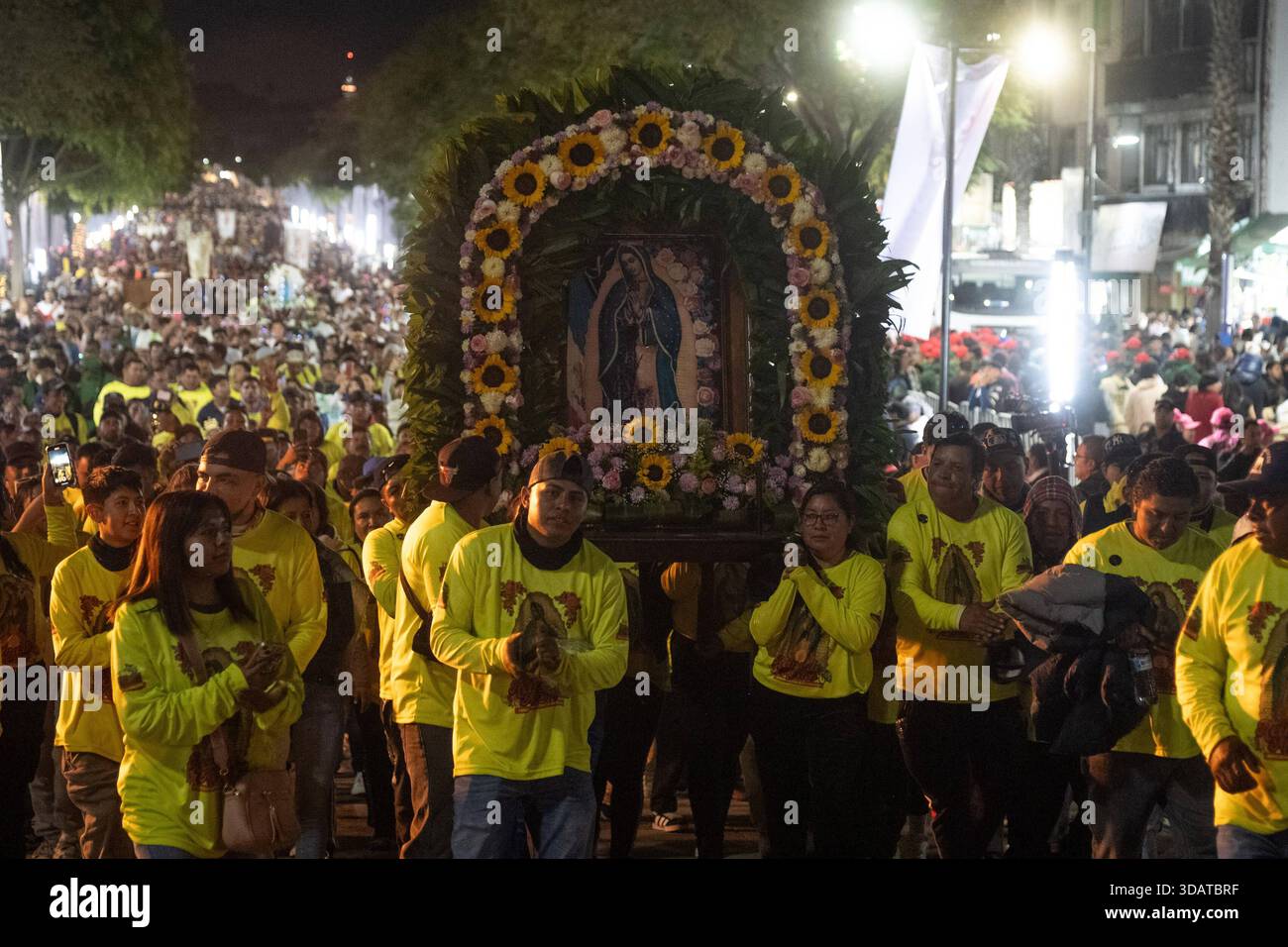 Virgin Of Guadalupe Day Celebration Devotees of the Virgin of Guadalupe ...