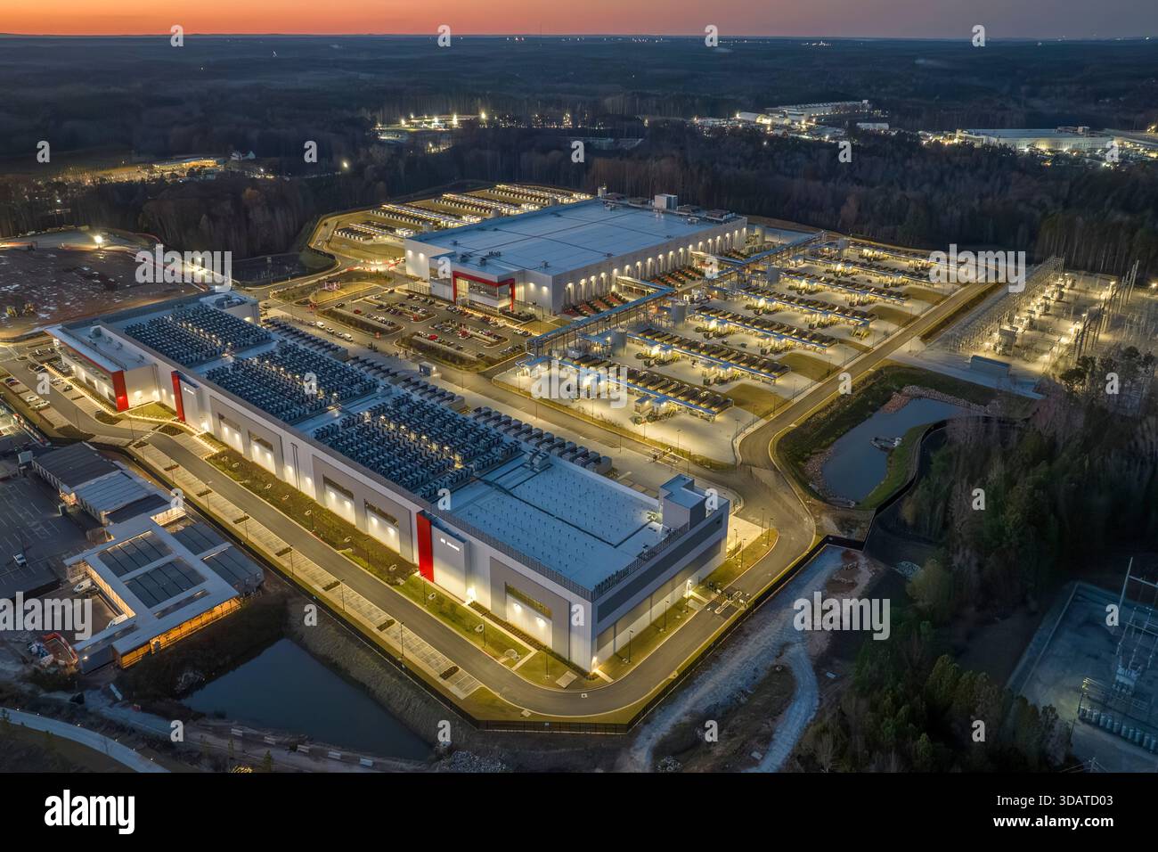 Data center server ai hi-res stock photography and images - Alamy