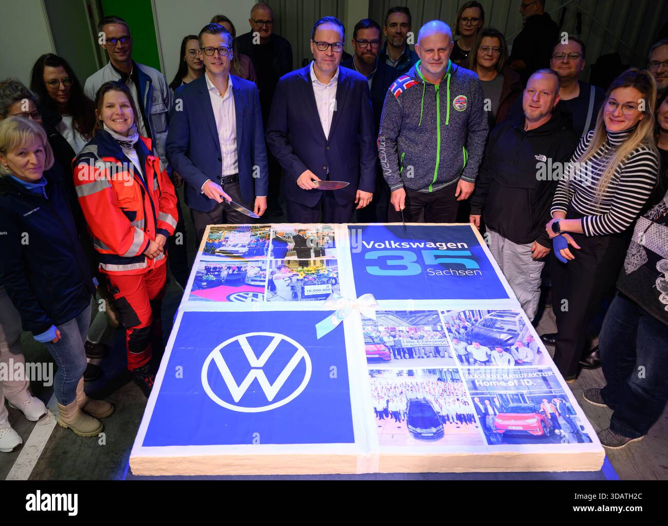 12 December 2025, Saxony, Zwickau: Danny Auerswald (center l-r ...