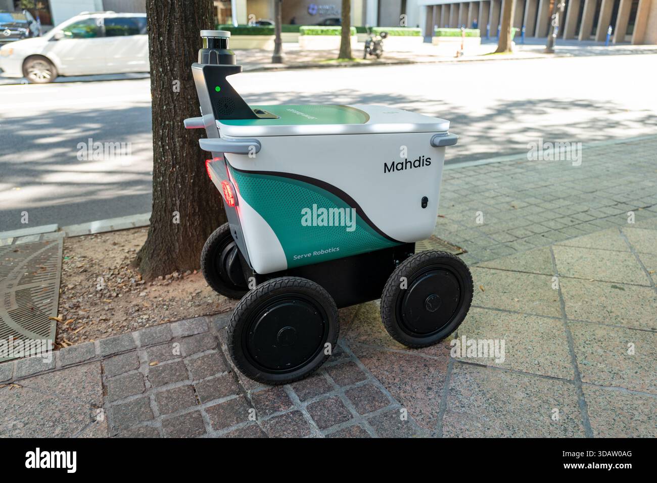 Serve Robotics autonomous delivery robot on the streets of downtown ...