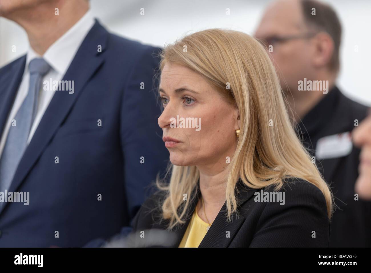 Inbetriebnahme der Ahrtalbahn Pressetermin in Altenahr - 12.12.2025 ...