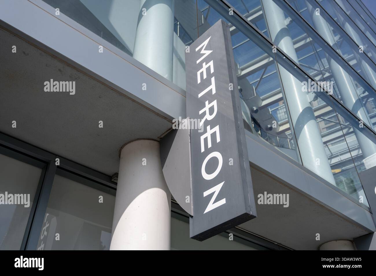 Vertical Metreon sign on modern glass facade, San Francisco, California ...