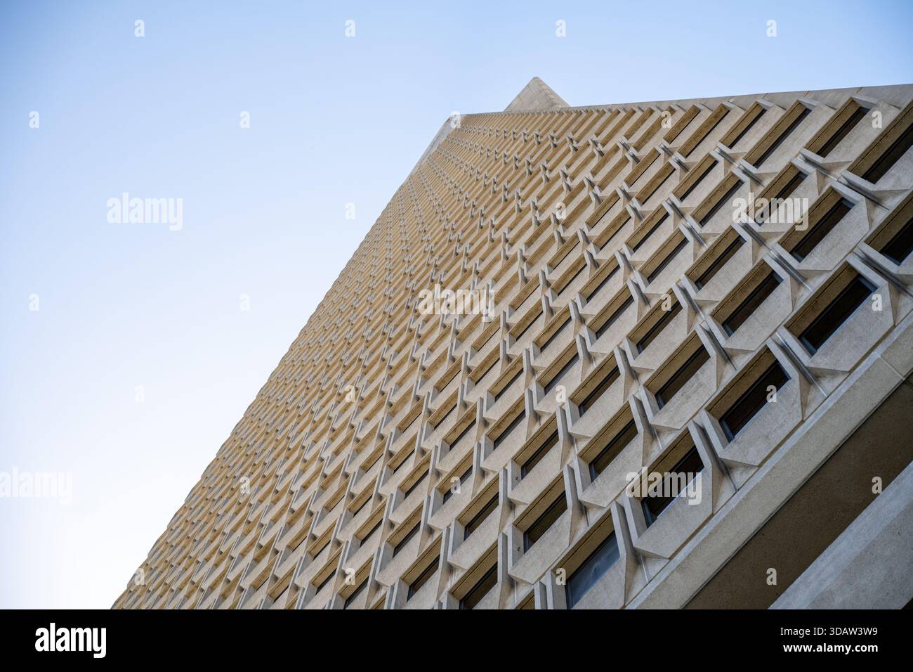 Transamerica Pyramid office tower under clear blue sky, San Francisco ...