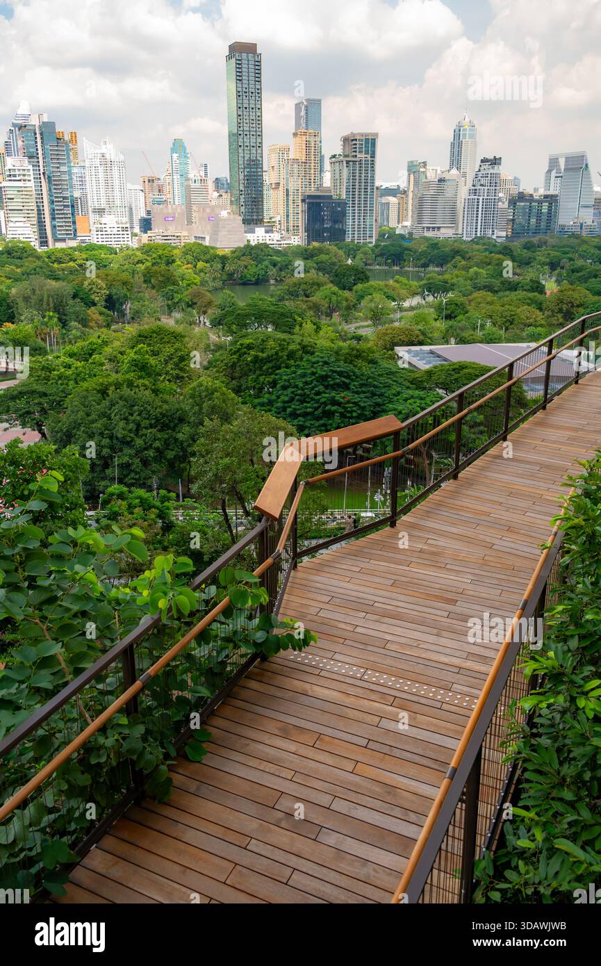 Walkways and wooden paths in Dusit Park on a Bangkok rooftop ...