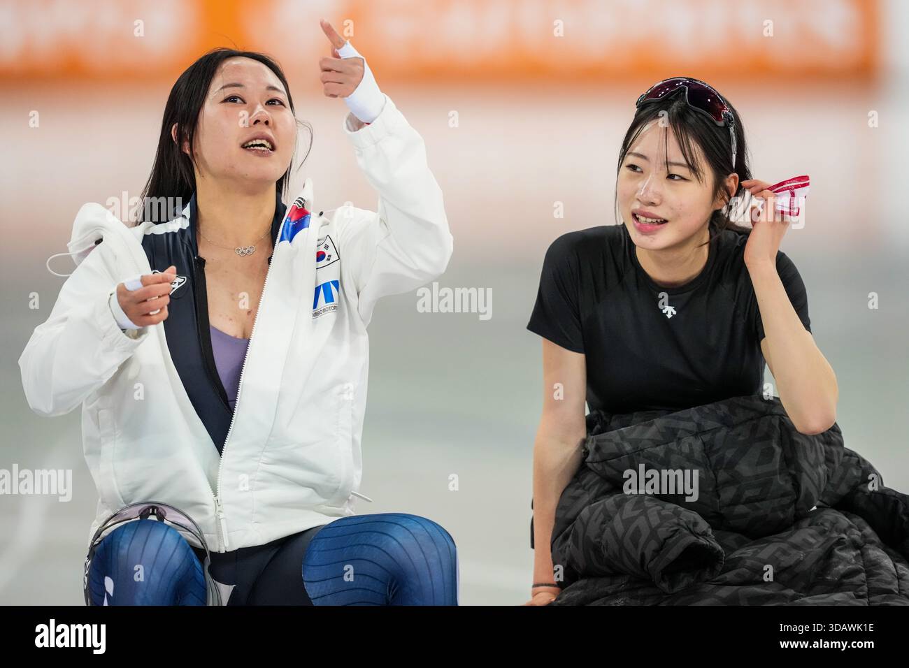HAMAR, NORWAY - DECEMBER 12: Soo-Min Kang of Republic of Korea, Leewon ...