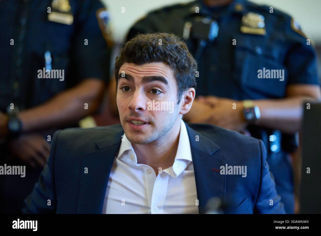 Luigi Mangione appears in Manhattan Criminal Court for an evidence ...